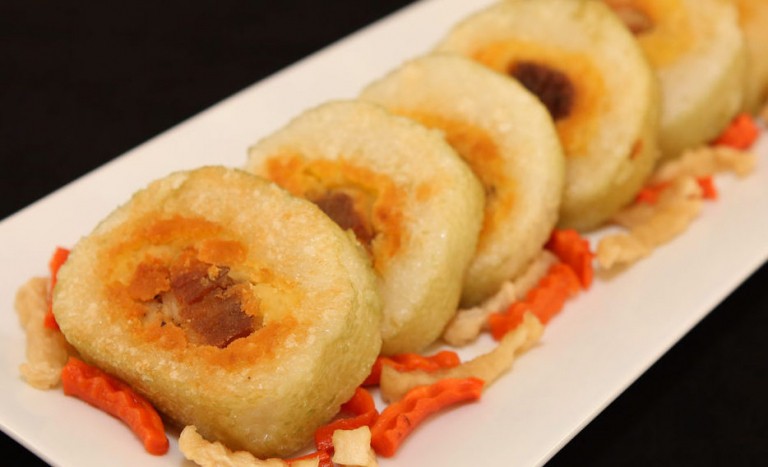 Sticky Rice and Mung Bean Cakes (Banh Tet) - Easy Recipe with Video