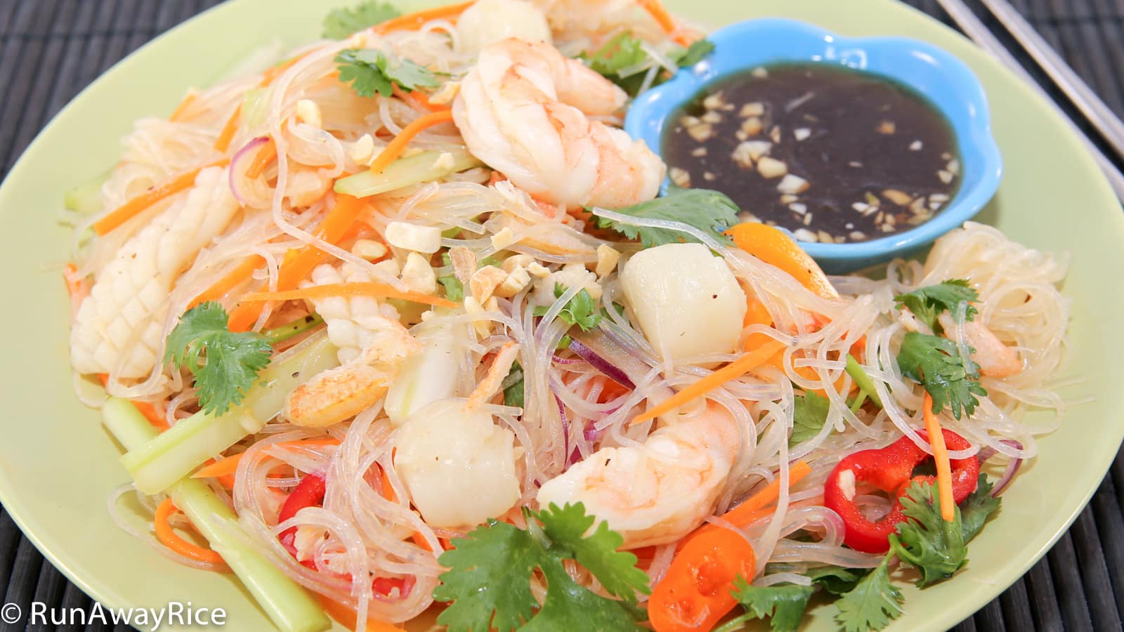 Glass Noodle Salad with Seafood (Goi Mien Tron Hai San)
