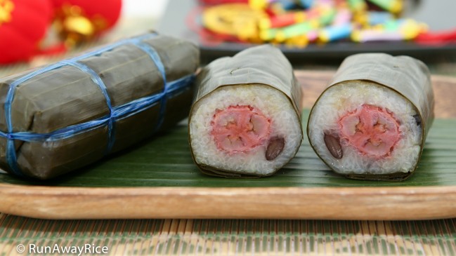 Sticky Rice and Banana Cakes (Banh Tet Chuoi) - Pressure Cooker Recipe