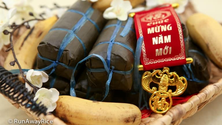 Sticky Rice and Banana Cakes (Banh Tet Chuoi) - Pressure Cooker Recipe