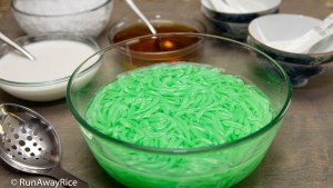 Pandan Jelly Dessert (Che Banh Lot) - Easy Recipe with Video