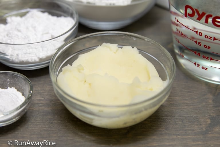 Vietnamese Donuts (Banh Cam Banh Vong) - Easy Recipe & Video